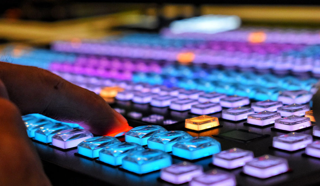 Incom / Enabling the Vision of Tomorrow / The Leader in Glass and ...